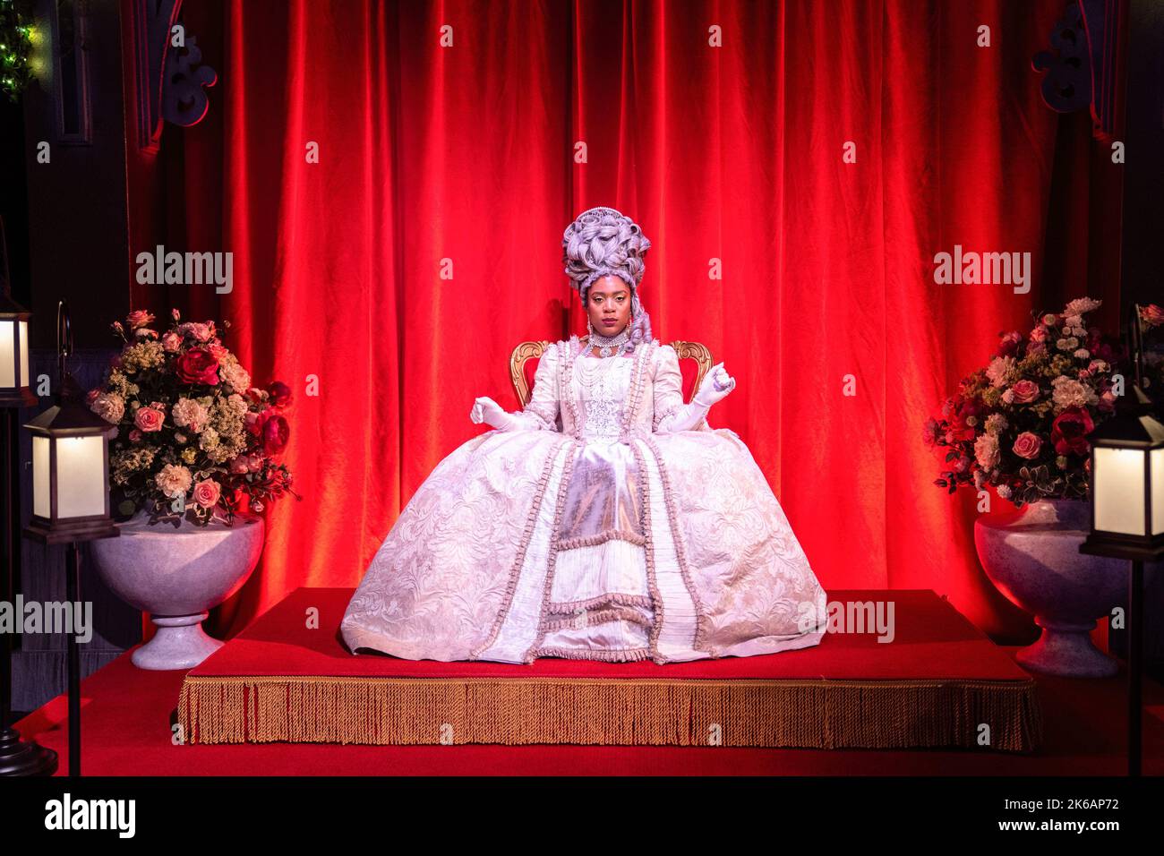 Regency era costume hi-res stock photography and images - Alamy