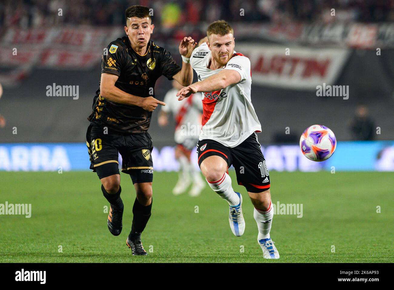 Lucas Beltran (R) of River Plate and Franco Camargo (L) of Platense in ...