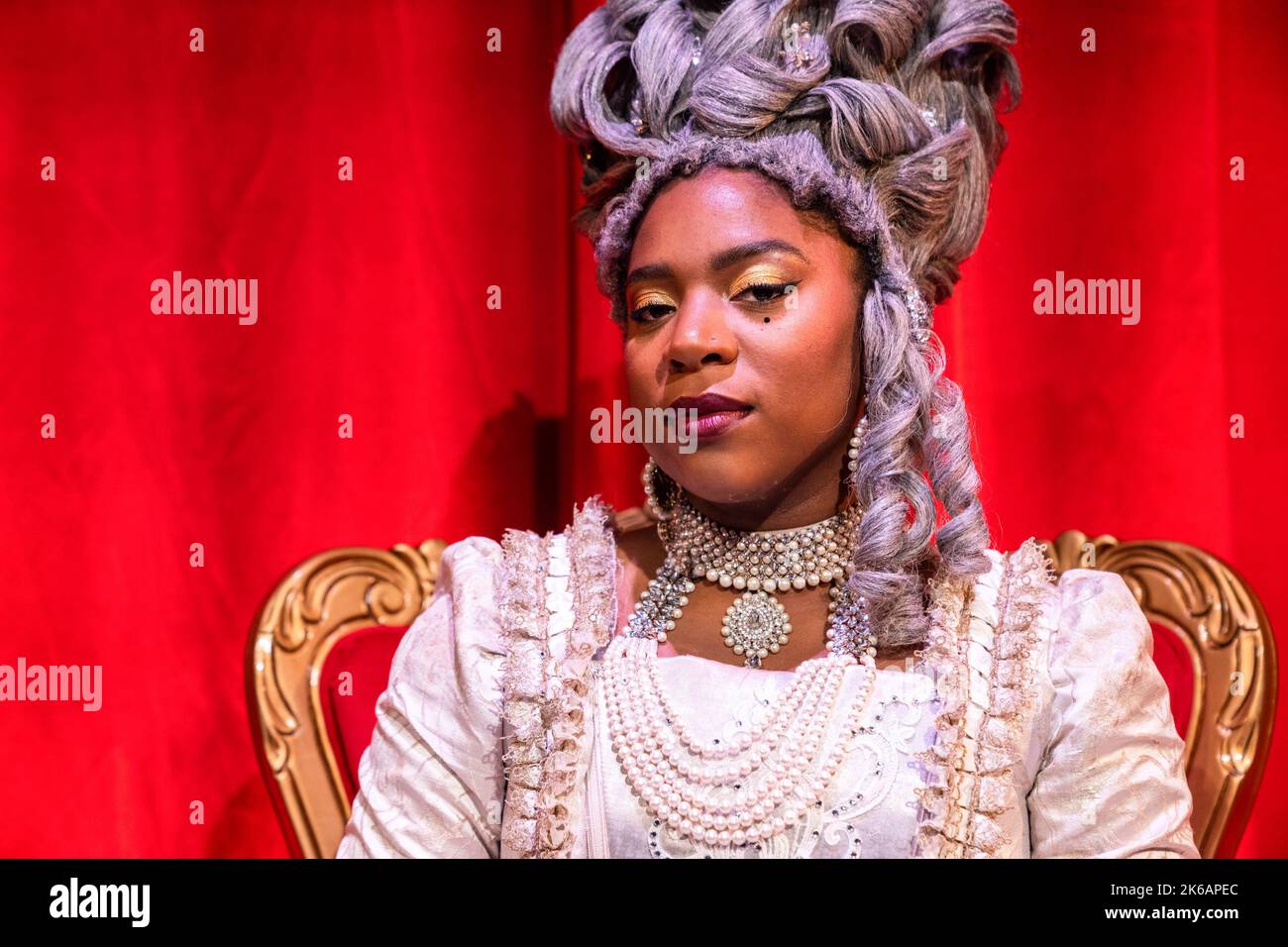 Toronto, Canada. 12th Oct, 2022. A woman dressed as a queen poses on a ...