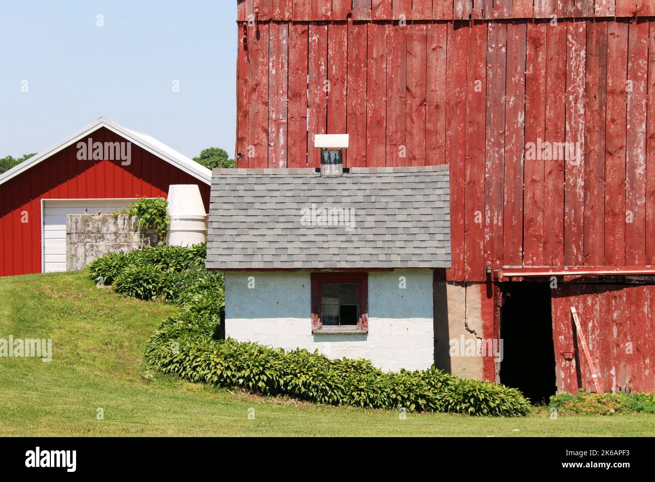 a red old barn rural farming building storage farmyard wooden barns ...