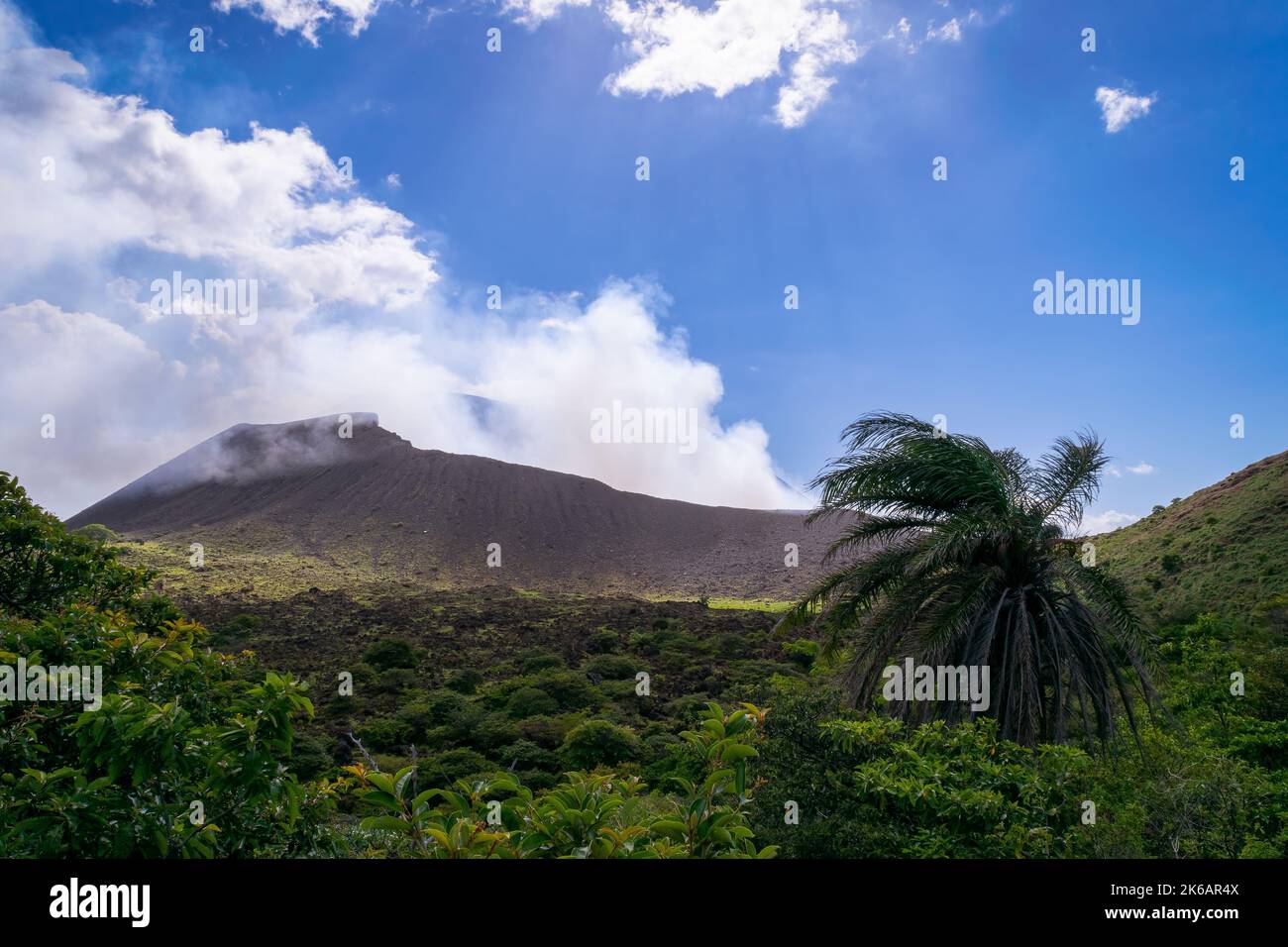 Volcano and nicaragua and aerial hi-res stock photography and images ...