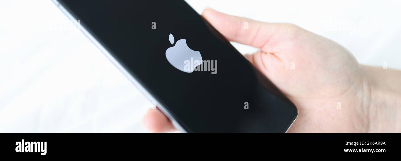 Iphone 13 pro and iphone 13 pro max hi-res stock photography and images ...