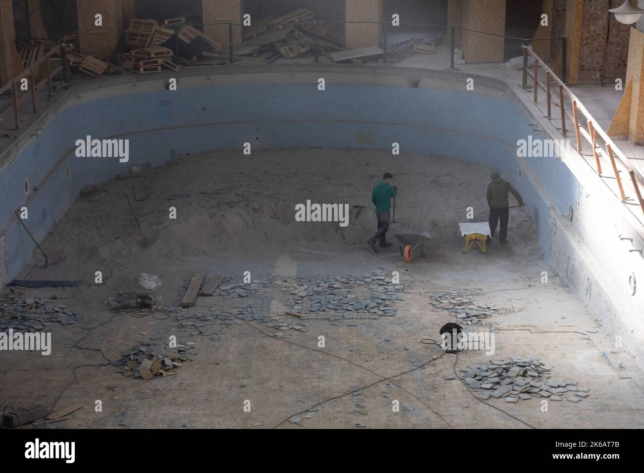 12 October 2022, Bavaria, Nuremberg: Demolition work is taking place ...