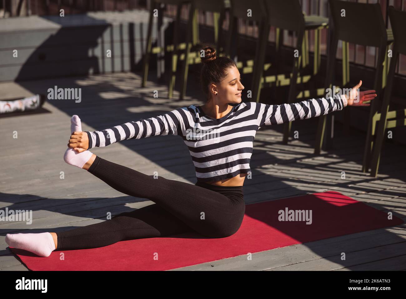 Yogi woman and diverse group of sporty people practicing yoga Stock ...