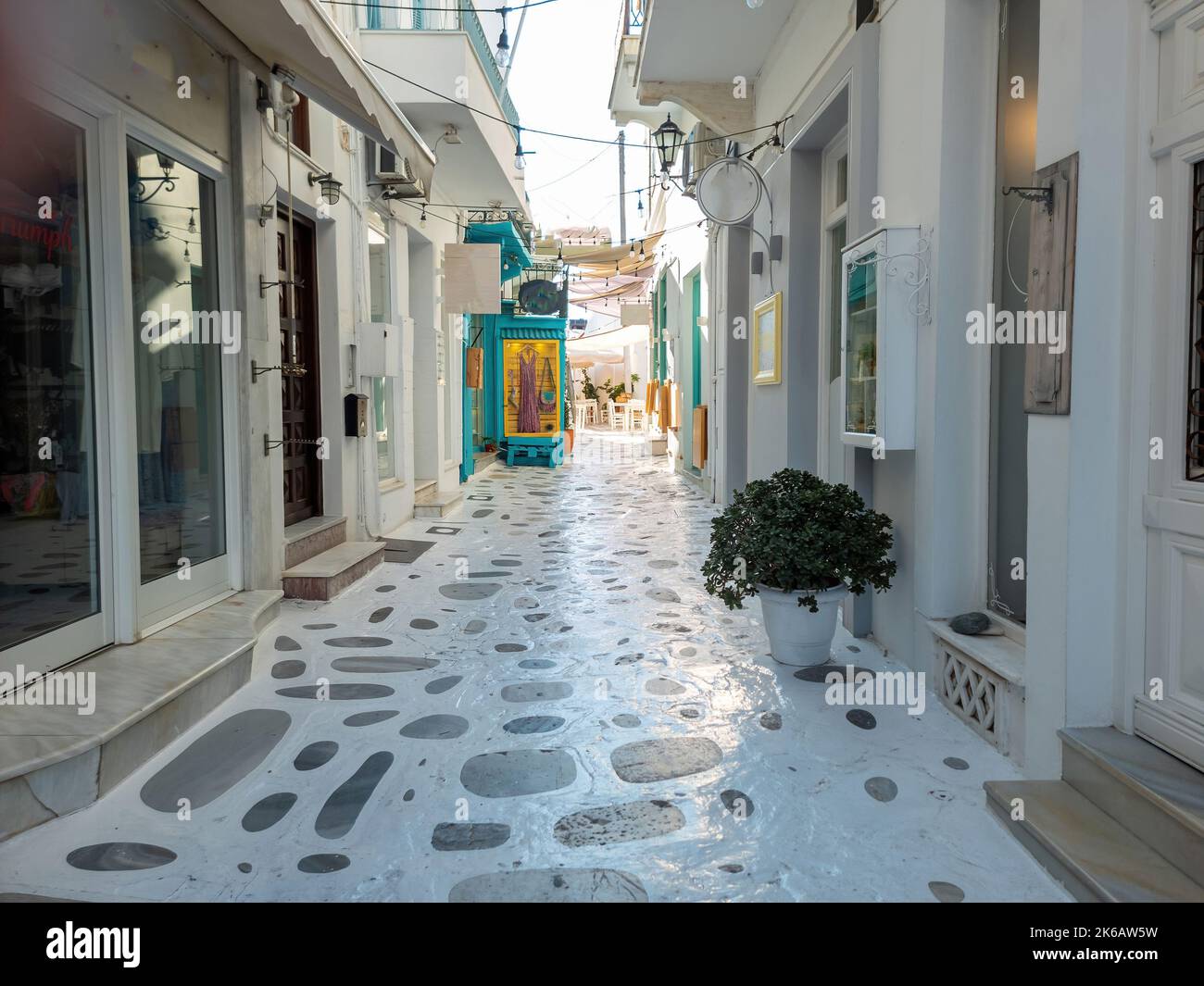 Greece Tinos island, Chora town. Traditional Cyclades building ...