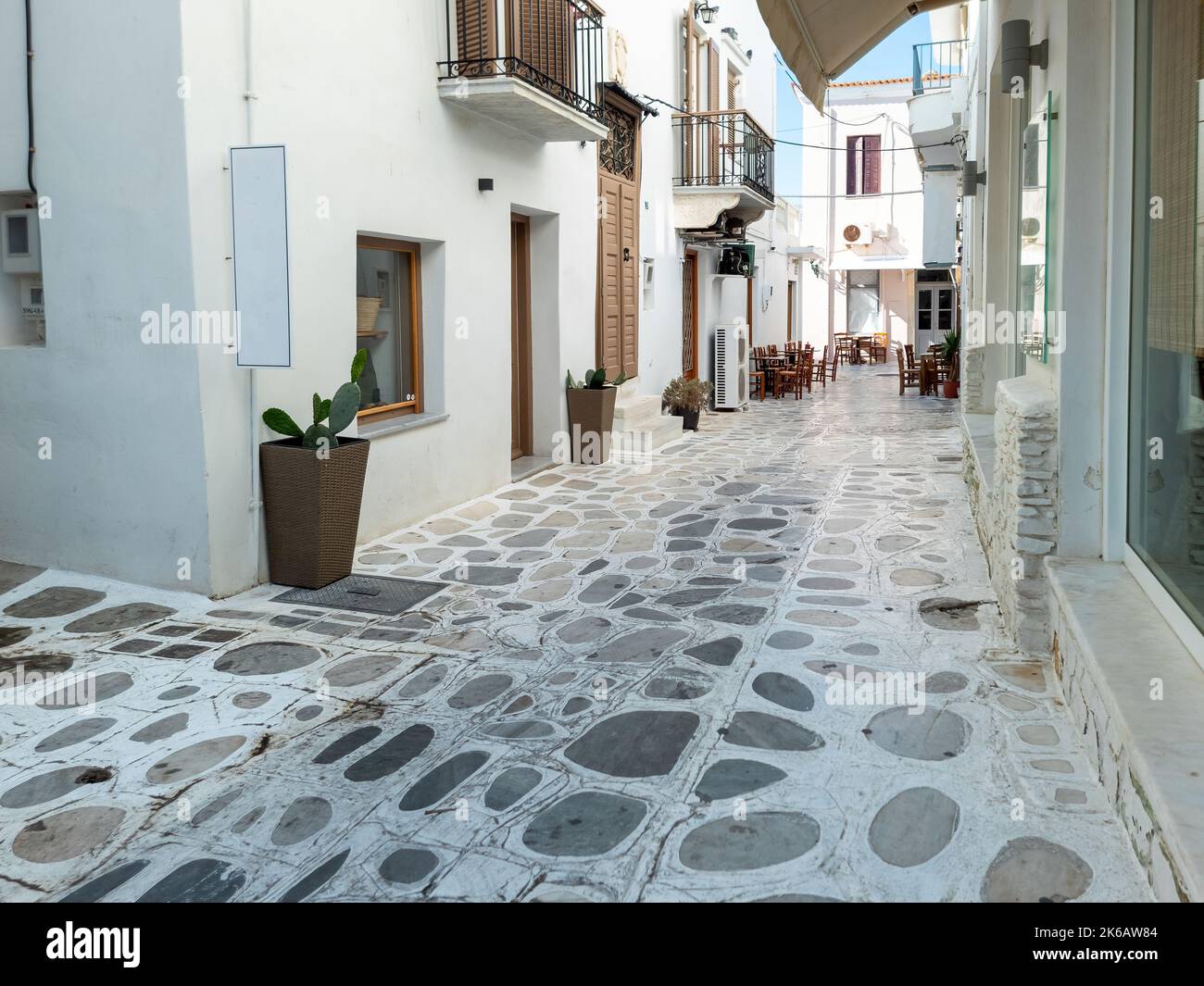 Greece Tinos island, Chora town. Traditional Cyclades building ...