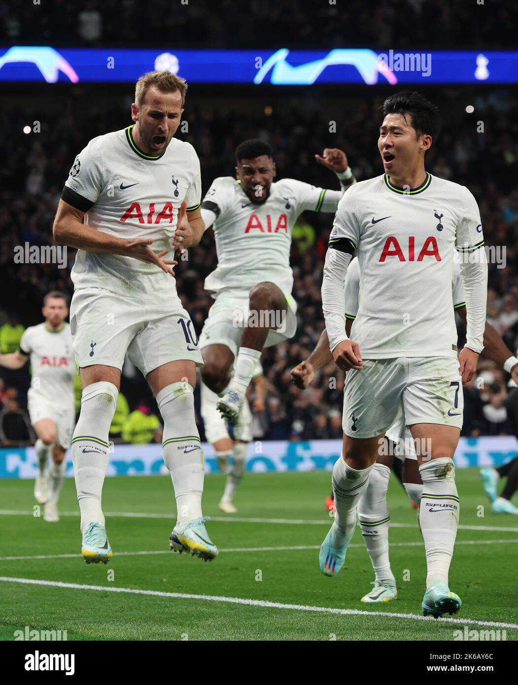 Tottenham Hotspur's Harry Kane celebrates his goal with Tottenham ...