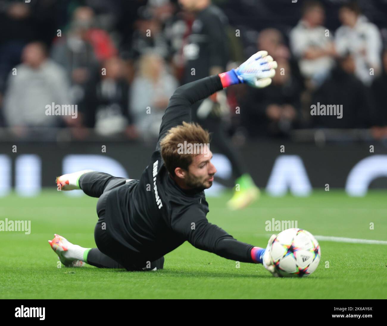 Kevin Trapp of Eintracht Frankfurt during the pre-match warm-up during ...