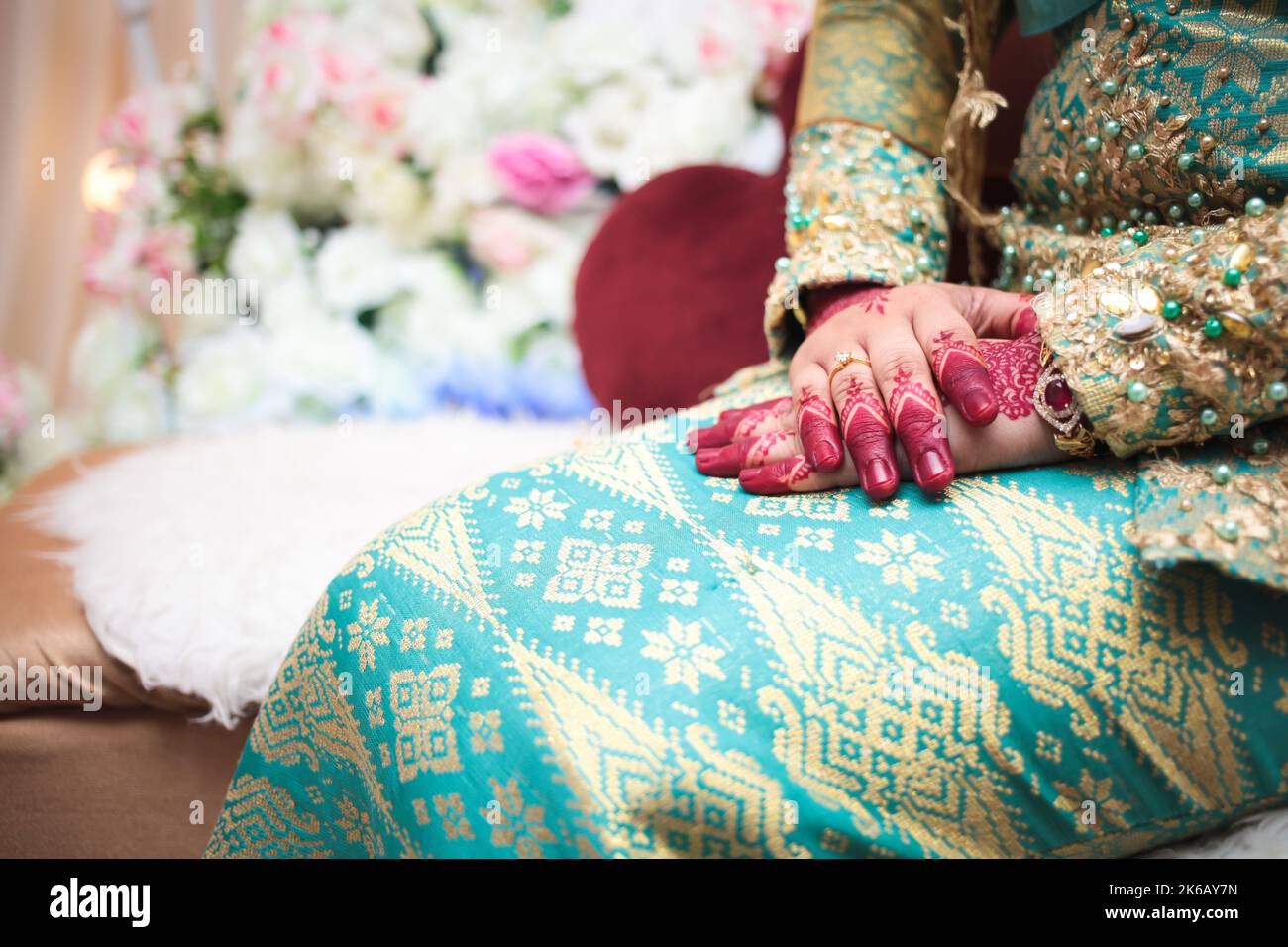 Malay Bridal henna hand carved beautiful and unique Stock Photo - Alamy
