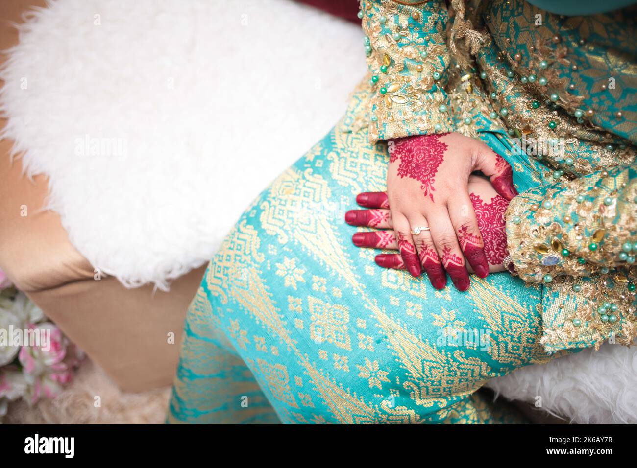Malay Bridal henna hand carved beautiful and unique Stock Photo - Alamy