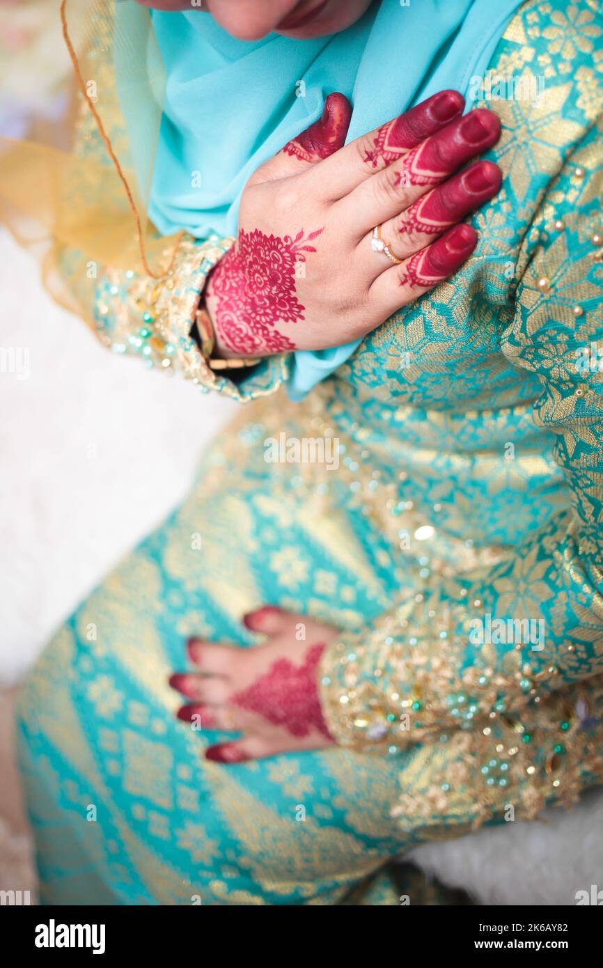 Malay Bridal henna hand carved beautiful and unique Stock Photo - Alamy