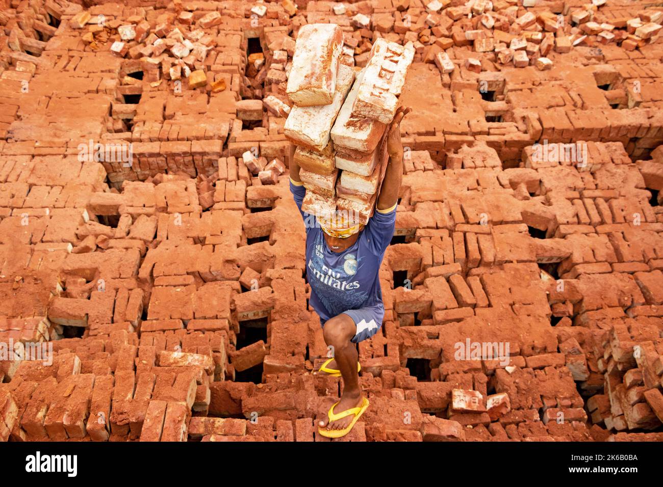 Dhaka, Dhaka, Bangladesh. 13th Oct, 2022. Workers in Dhaka, Bangladesh ...