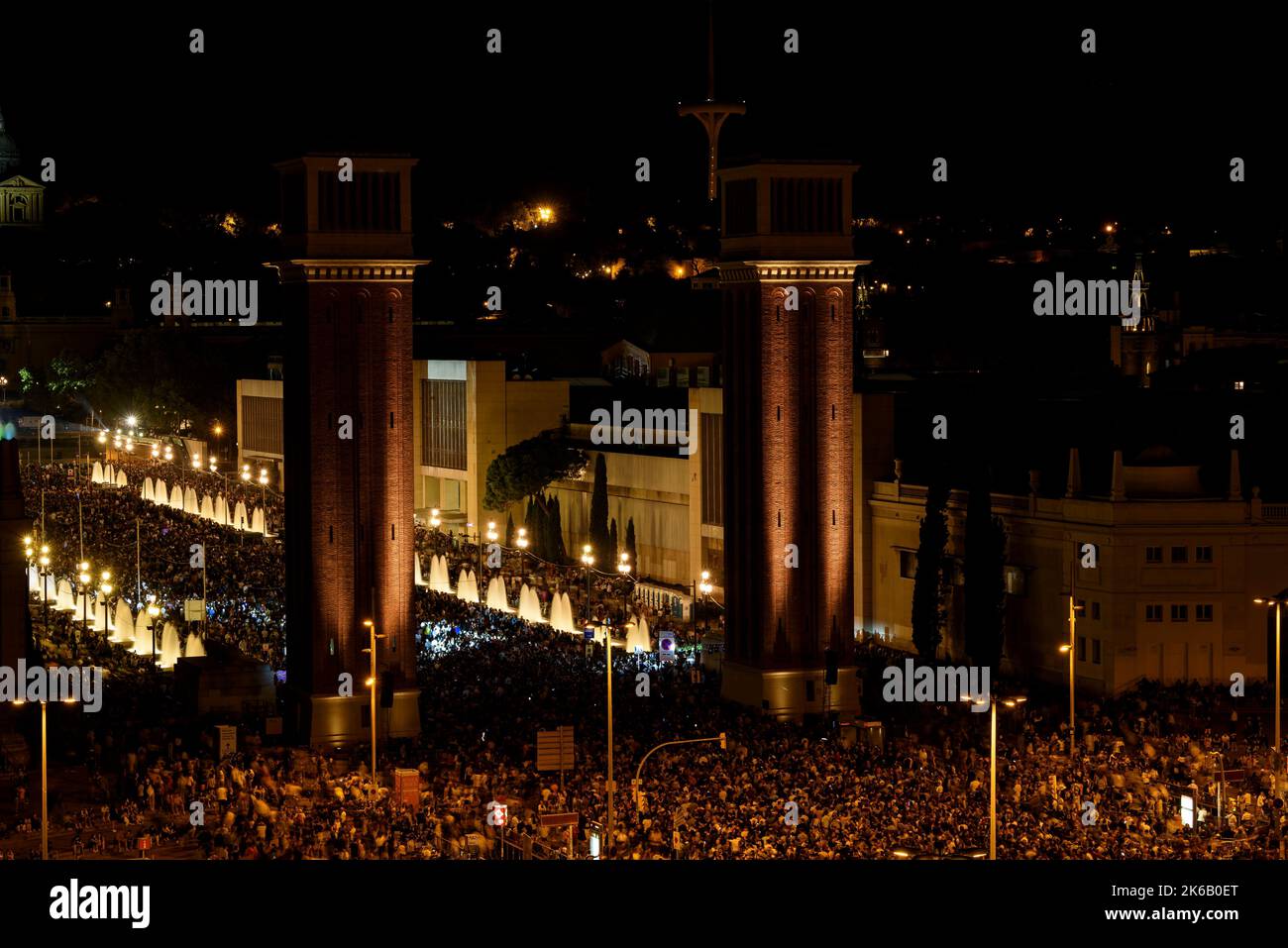 Maria Cristina avenue full of people during the pyromusical of La Mercè ...