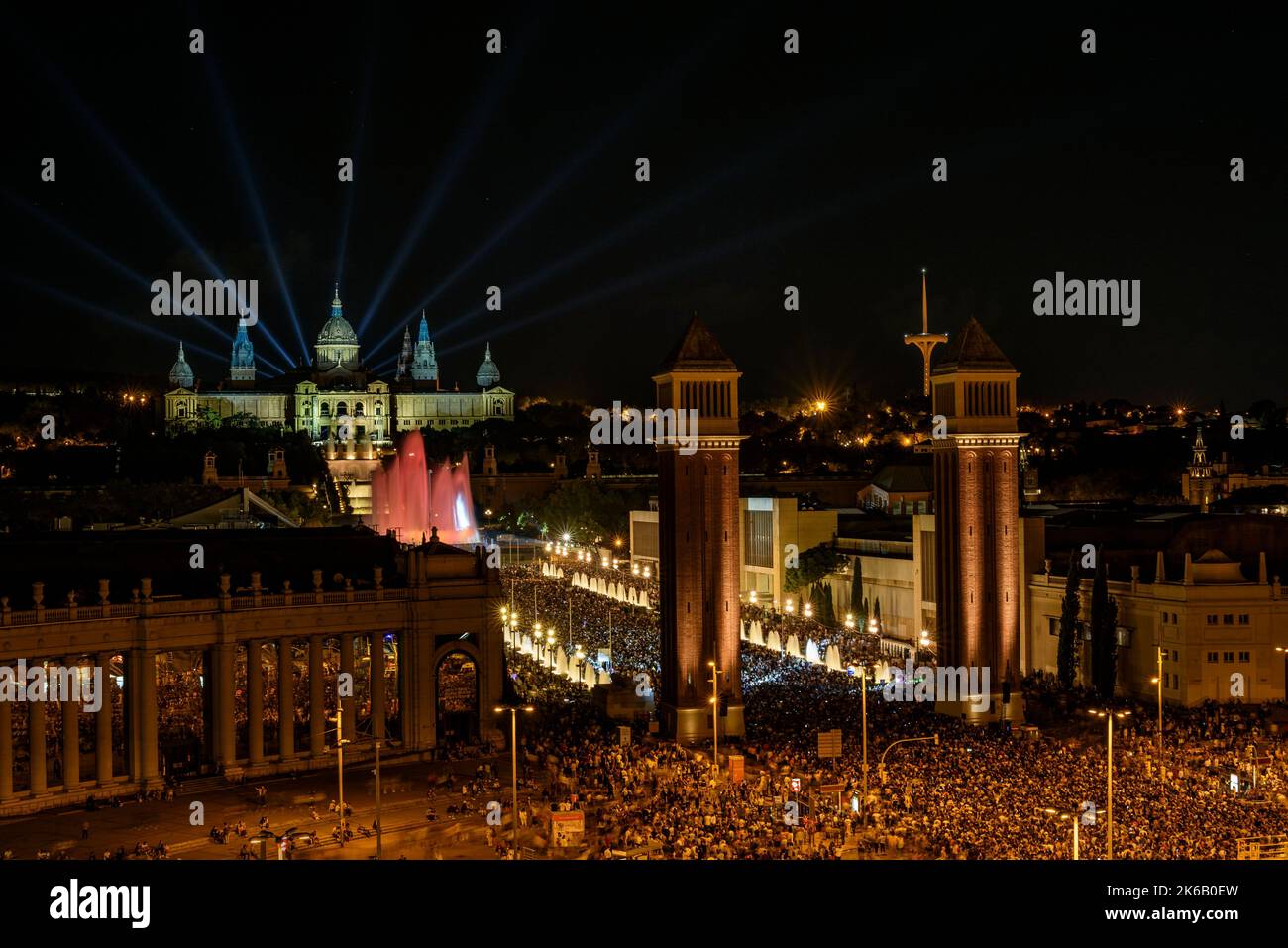 Maria Cristina avenue full of people during the pyromusical of La Mercè ...