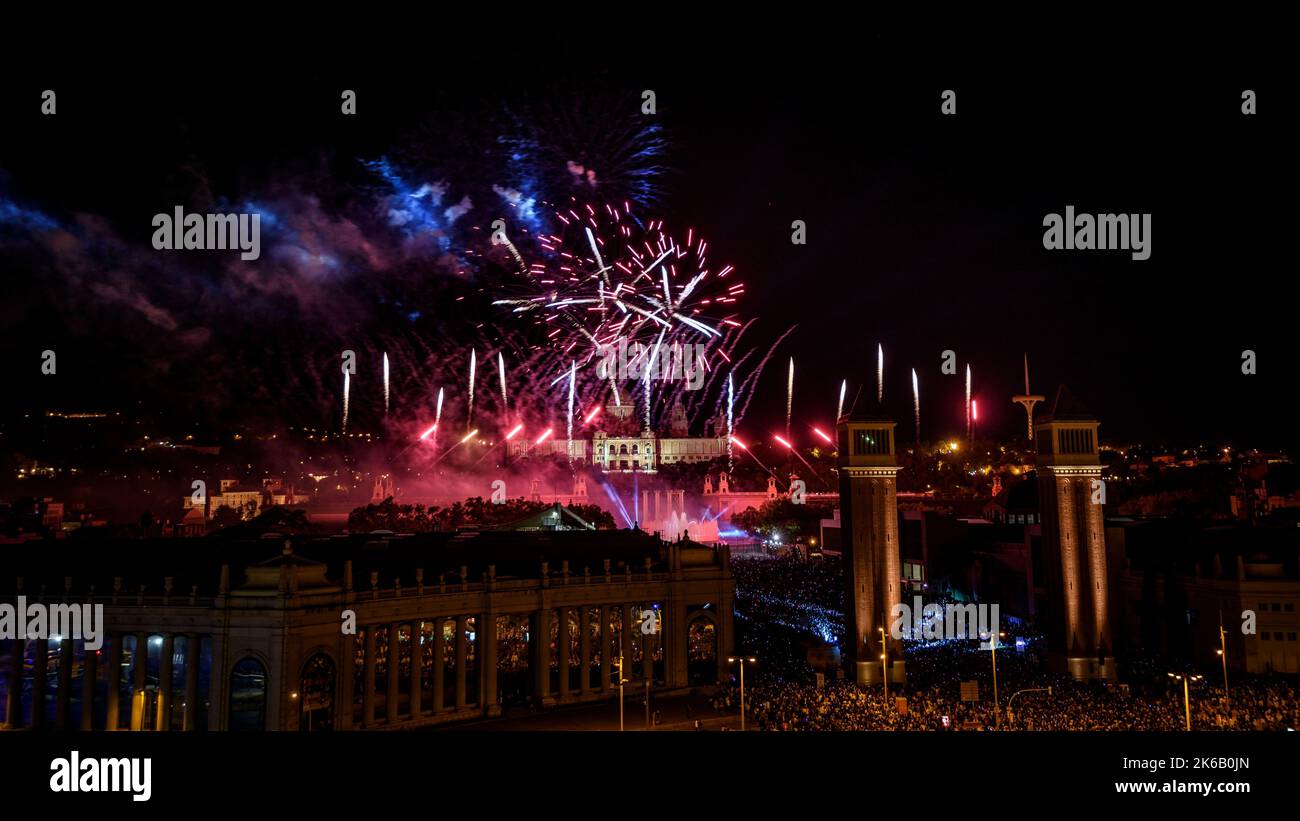 Pyromusical and fireworks of La Mercè 2022 on Maria Cristina avenue in ...