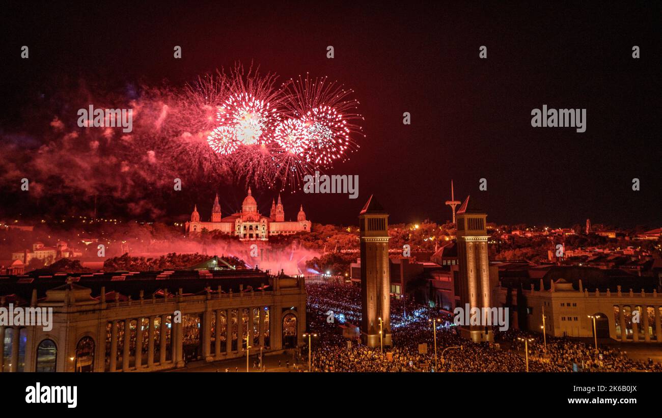 Pyromusical and fireworks of La Mercè 2022 on Maria Cristina avenue in ...