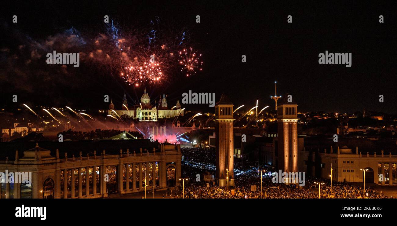 Pyromusical and fireworks of La Mercè 2022 on Maria Cristina avenue in ...