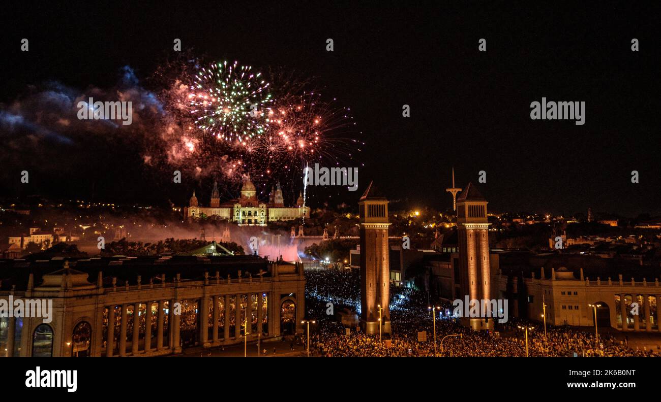 Pyromusical and fireworks of La Mercè 2022 on Maria Cristina avenue in ...