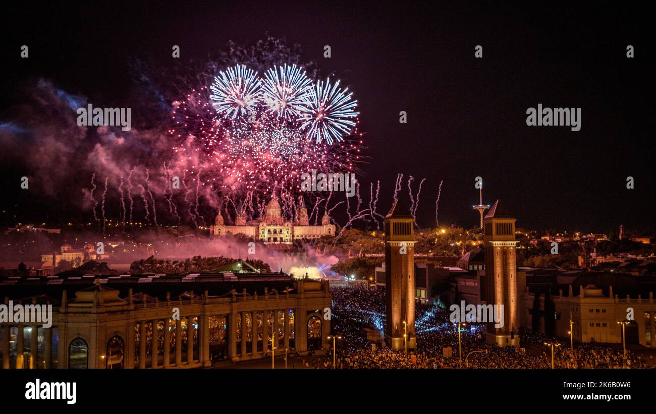 Pyromusical and fireworks of La Mercè 2022 on Maria Cristina avenue in ...