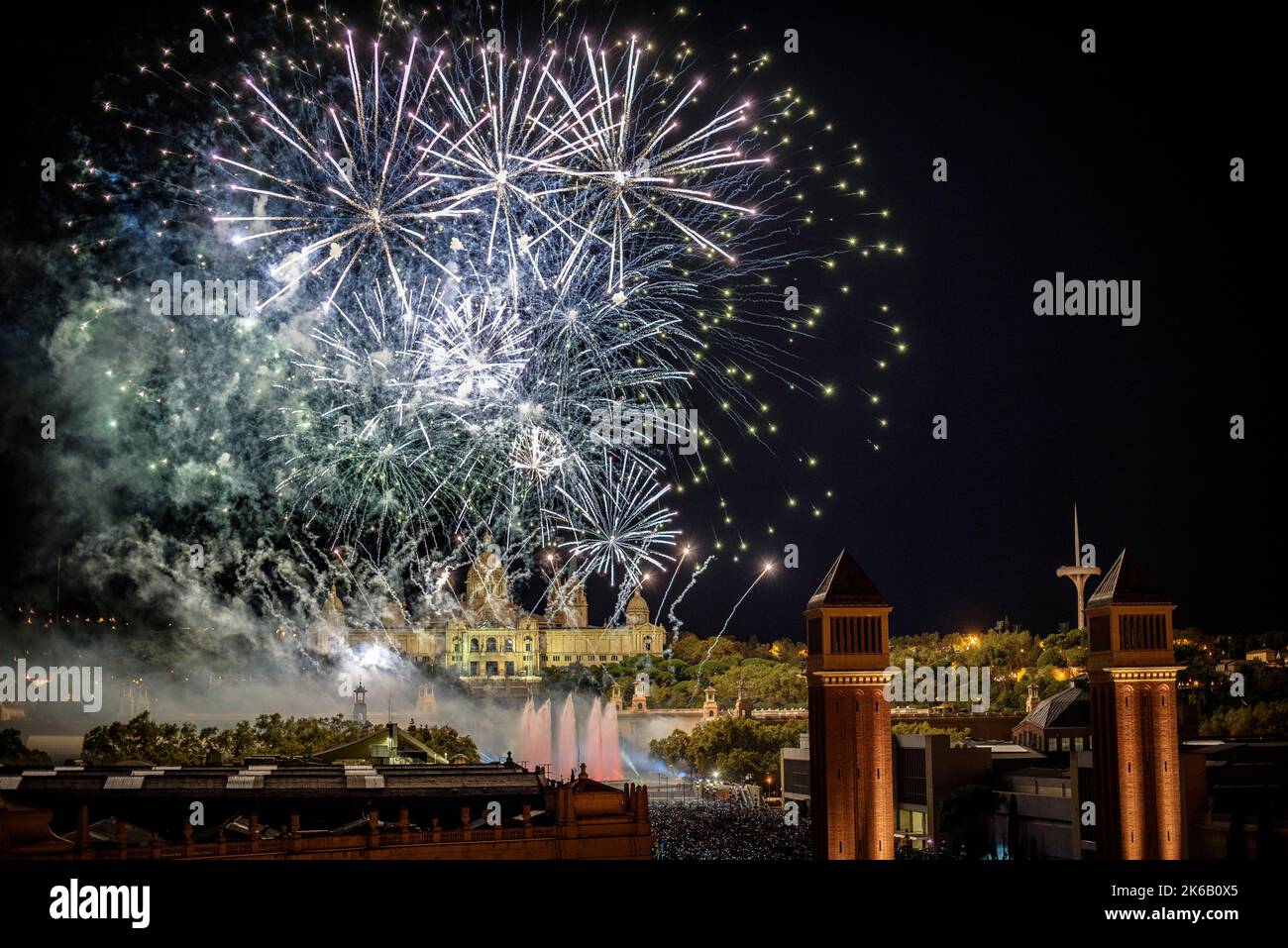 Pyromusical and fireworks of La Mercè 2022 on Maria Cristina avenue in ...