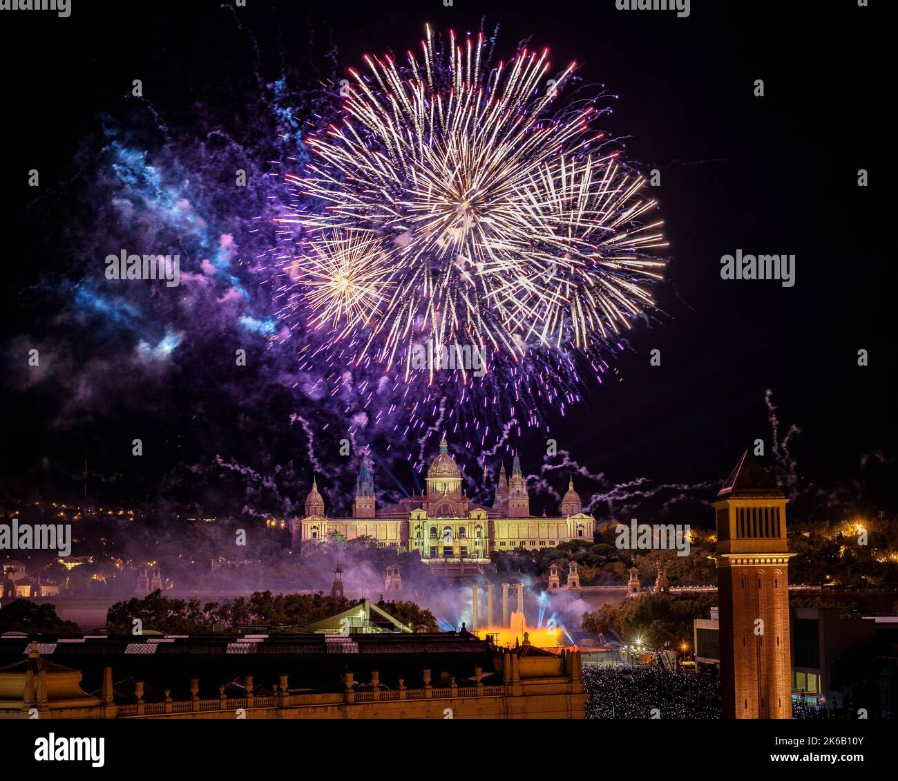Pyromusical and fireworks of La Mercè 2022 on Maria Cristina avenue in ...