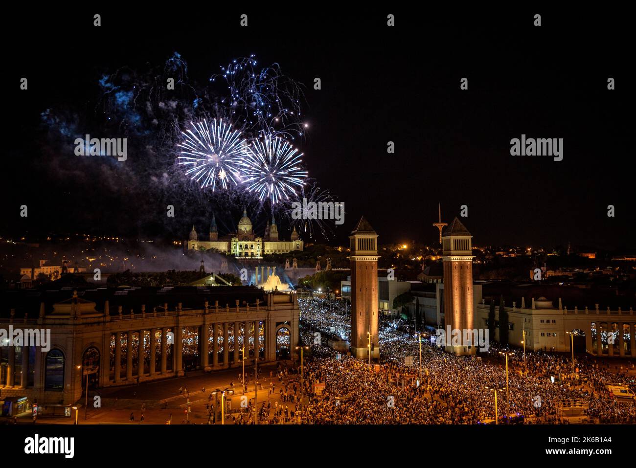Pyromusical and fireworks of La Mercè 2022 on Maria Cristina avenue in ...