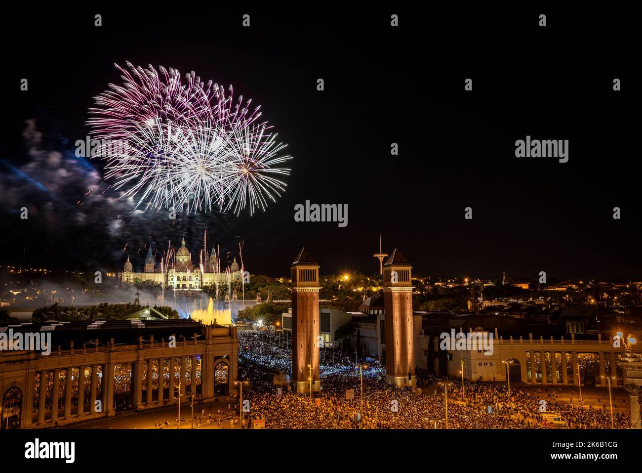 Pyromusical and fireworks of La Mercè 2022 on Maria Cristina avenue in ...