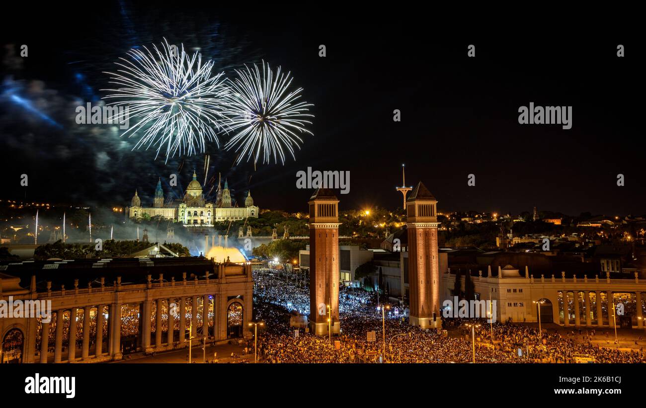 Pyromusical and fireworks of La Mercè 2022 on Maria Cristina avenue in ...