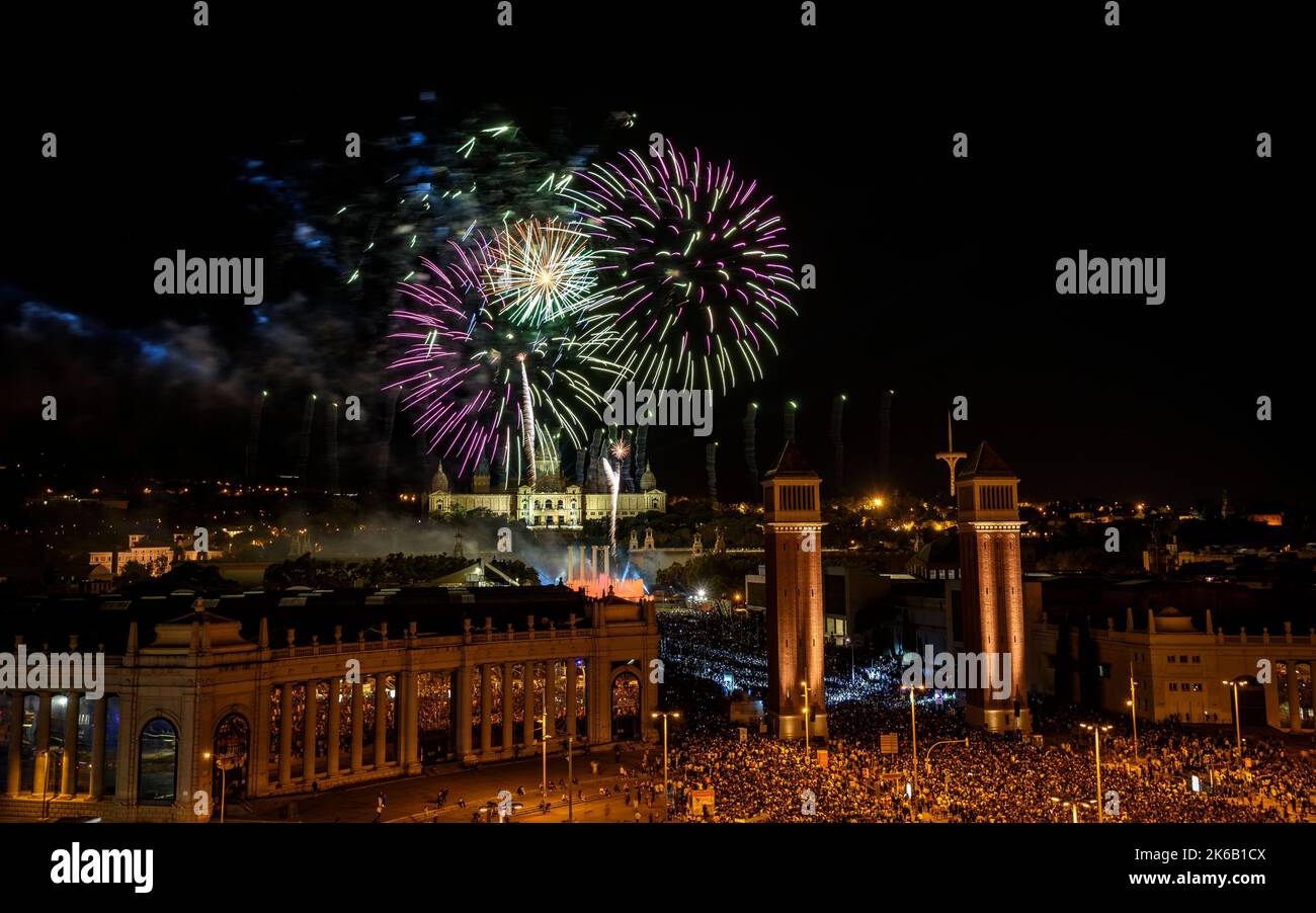 Pyromusical and fireworks of La Mercè 2022 on Maria Cristina avenue in ...