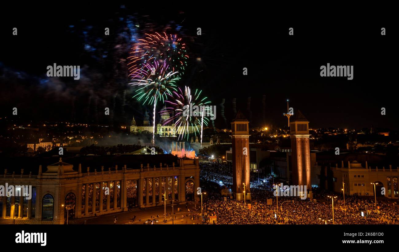 Pyromusical and fireworks of La Mercè 2022 on Maria Cristina avenue in ...