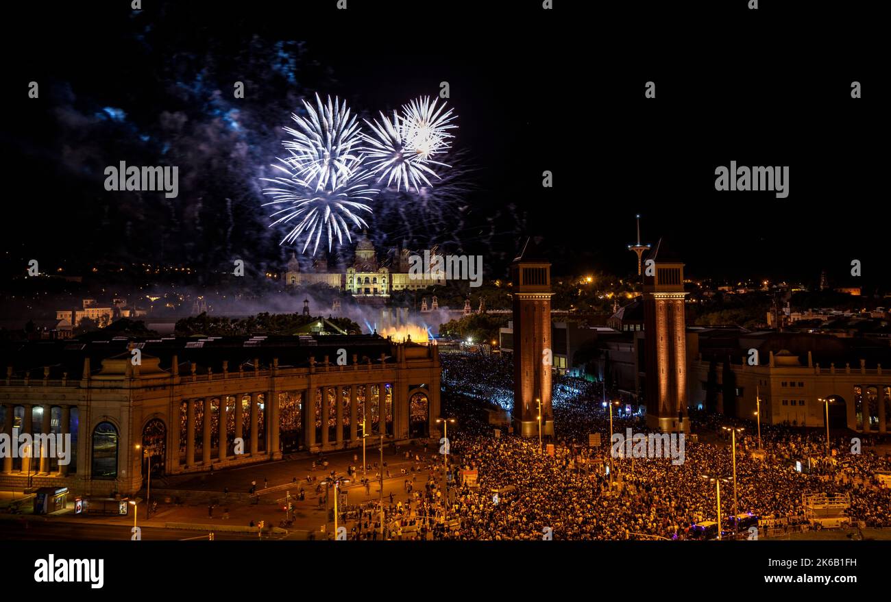 Pyromusical and fireworks of La Mercè 2022 on Maria Cristina avenue in ...
