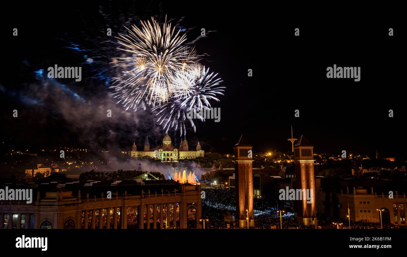 Pyromusical and fireworks of La Mercè 2022 on Maria Cristina avenue in ...