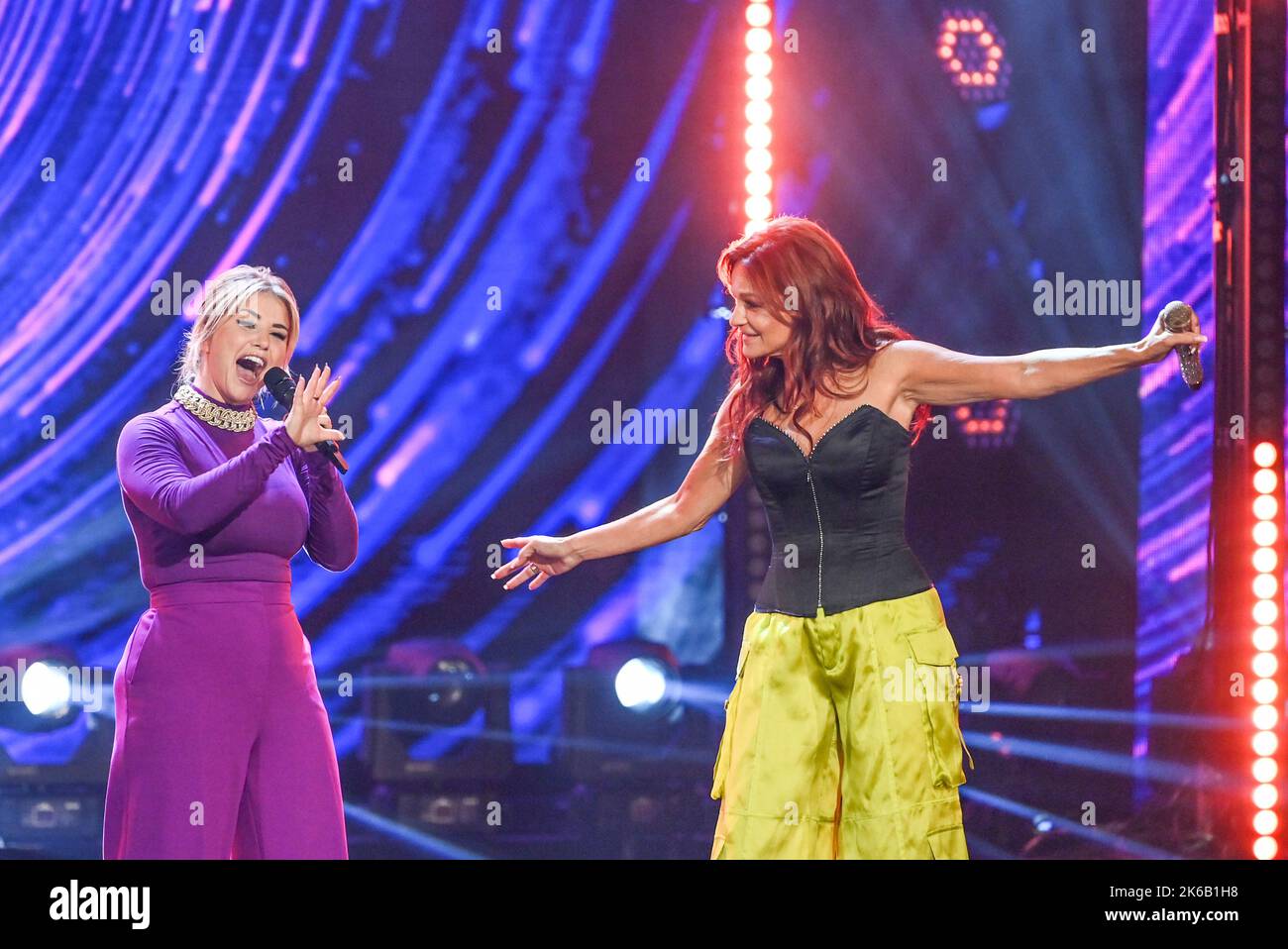 Berlin, Germany. 11th Oct, 2022. Singers Beatrice Egli (l) and Andrea ...