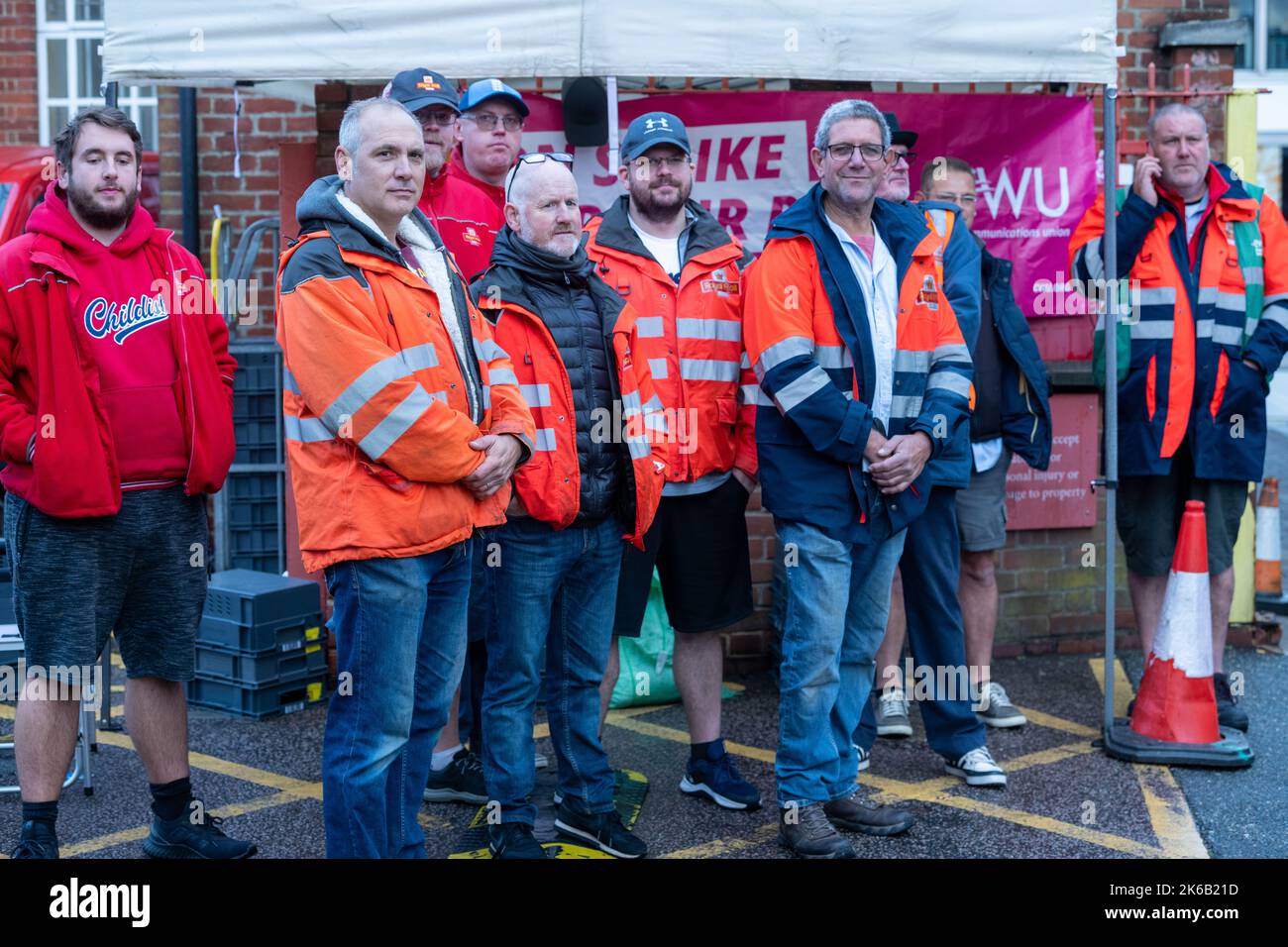 Brentwood, UK. 13th Oct, 2022. Striking post office workers picket the ...