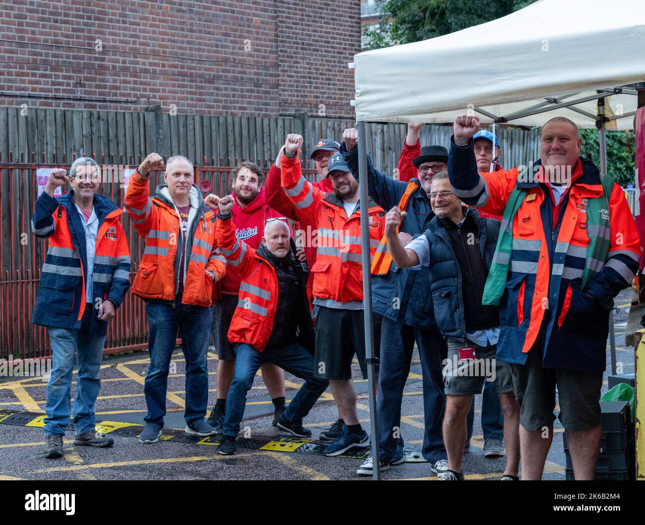Brentwood, UK. 13th Oct, 2022. Striking post office workers picket the ... Brentwood, UK. 13th Oct, 2022. Striking post office workers picket the ...