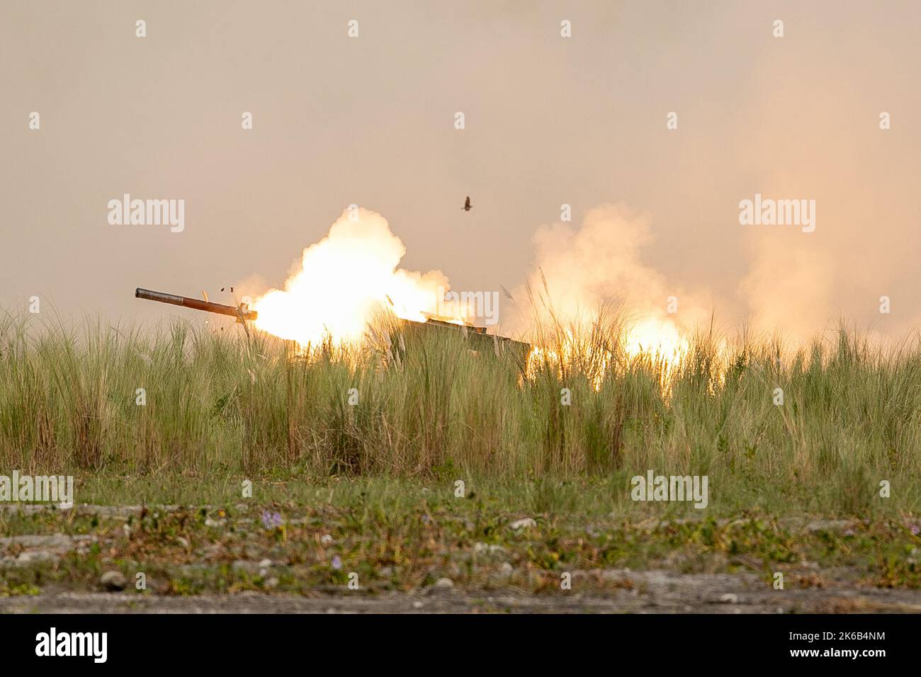 Manila, Philippines. 13th Oct, 2022. A launch truck fires the High ...
