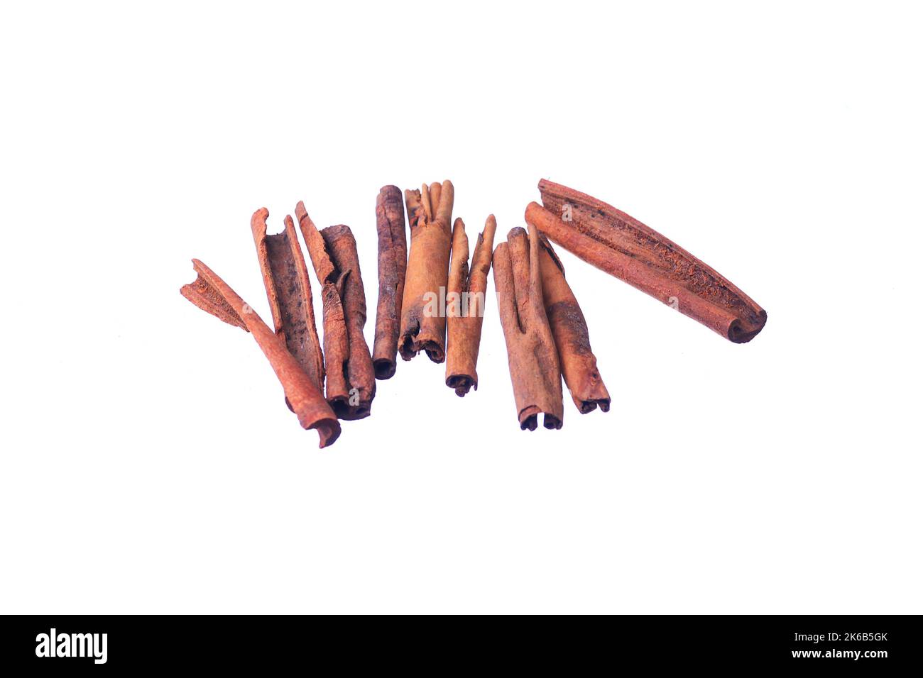 Cinnamon sticks isolated on white background. Kulit kayu manis Stock ...
