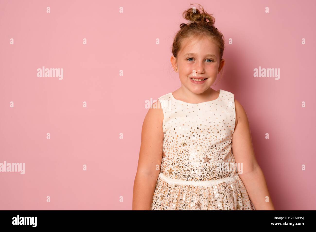 Close-up portrait of her she nice cute adorable attractive lovely ...