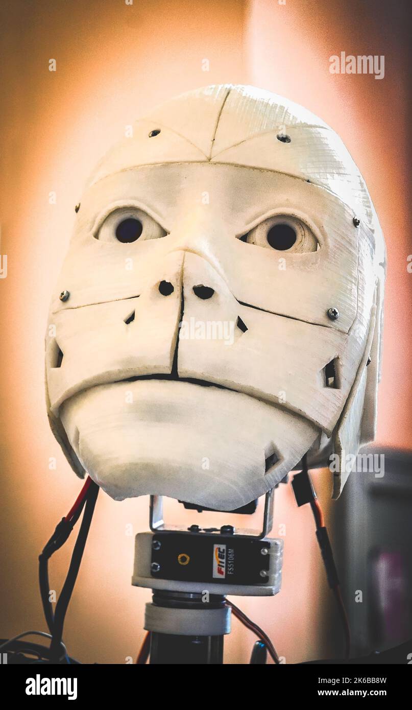 Face robot close-up. Face of an old robot made of white shabby plastic ...