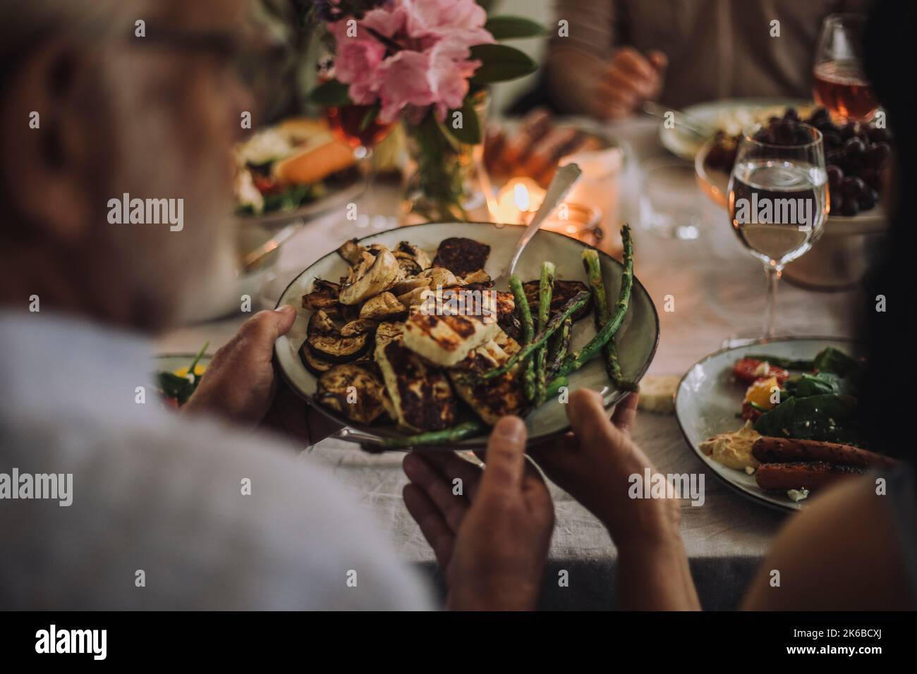 Passing food dinner table hi-res stock photography and images - Alamy