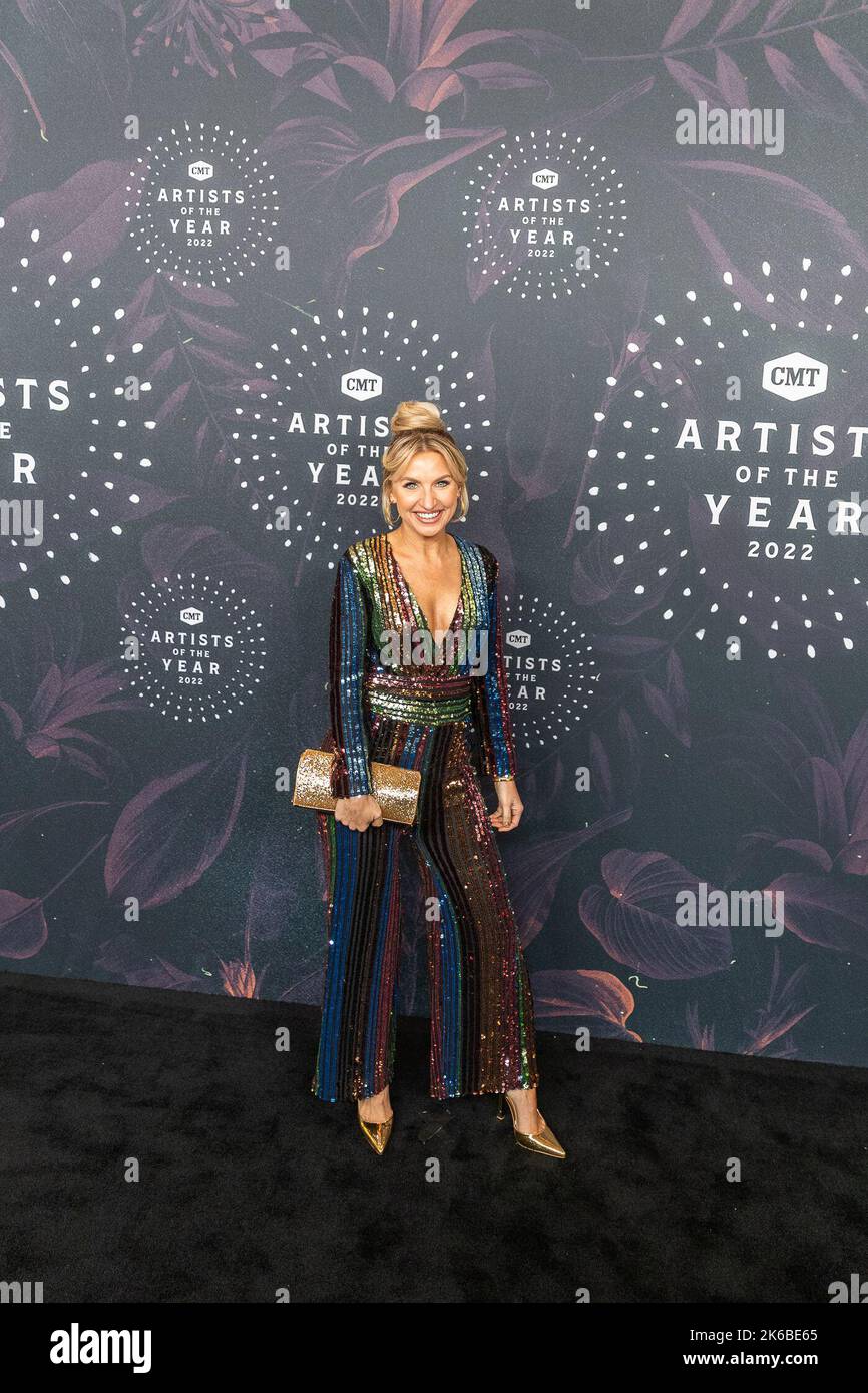 Kimberly Kelly walks the arrival carpet at the CMT Artists of the Year ...