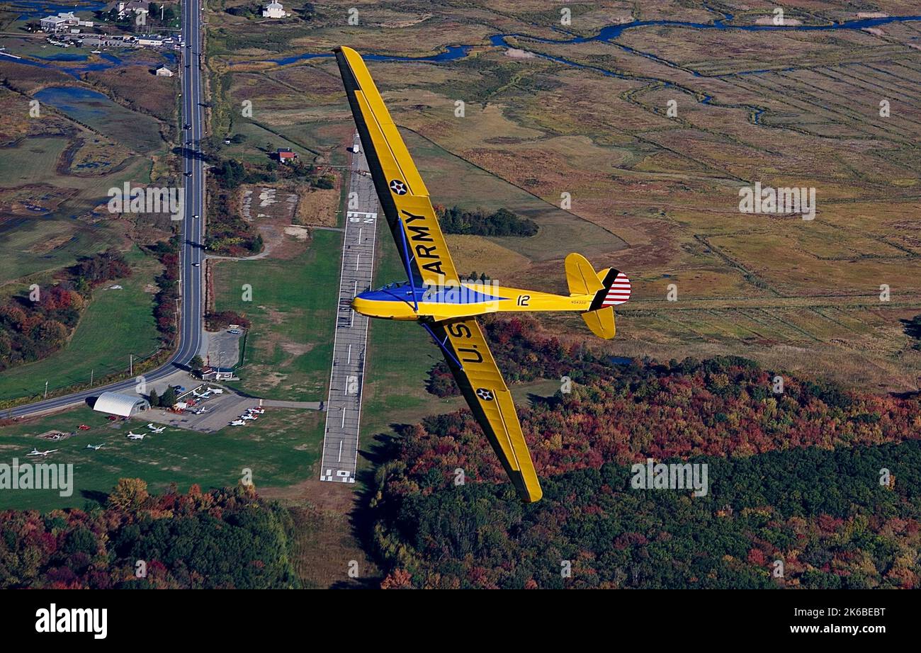 Glider and tow plane Stock Photo - Alamy