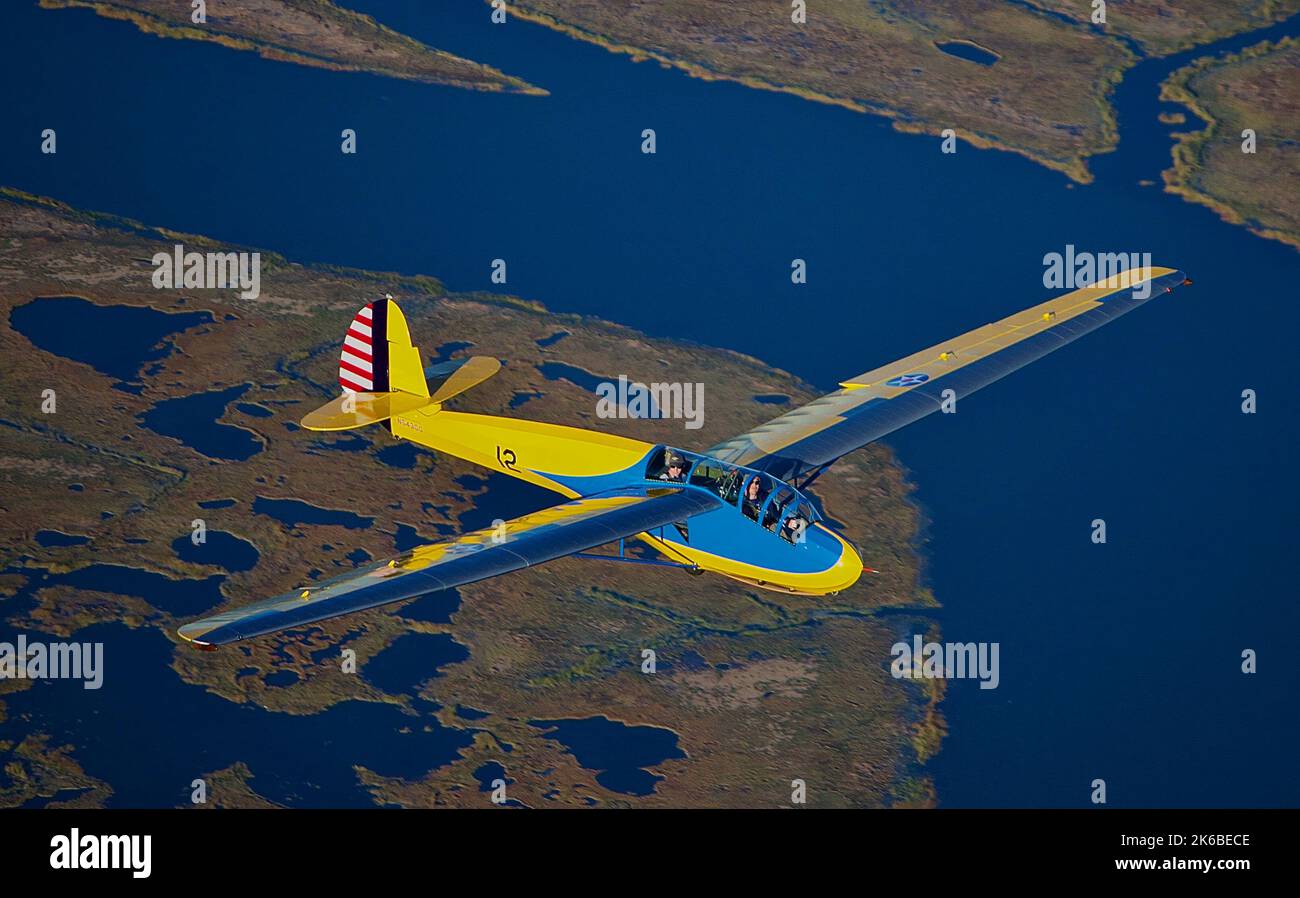 Glider and tow plane Stock Photo - Alamy