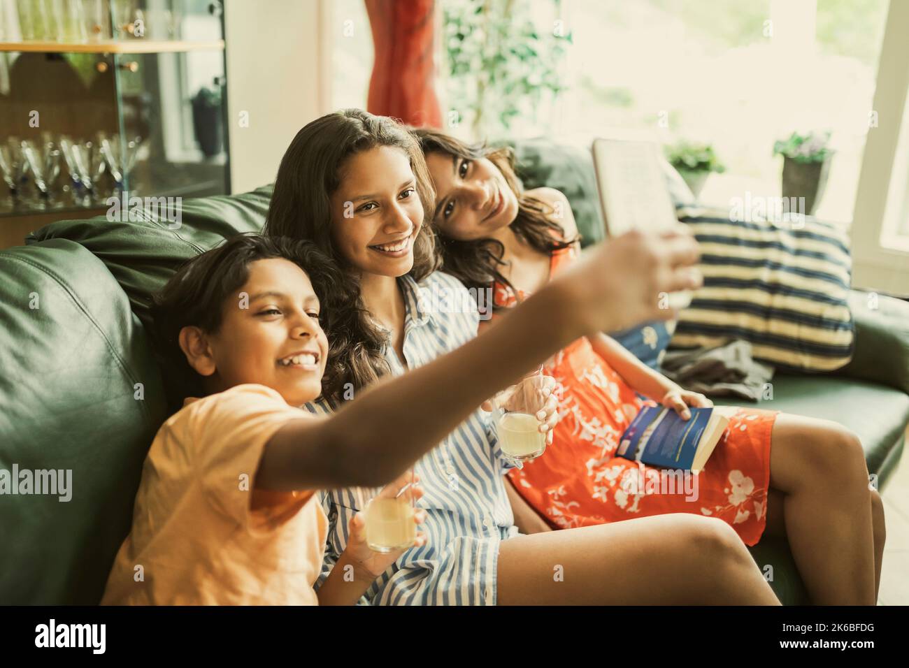 Biracial siblings hi-res stock photography and images - Alamy