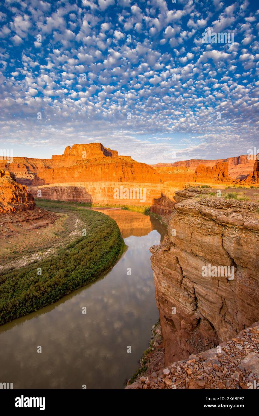 Sunrise over the Goose Neck of the Colorado River in Meander Canyon ...