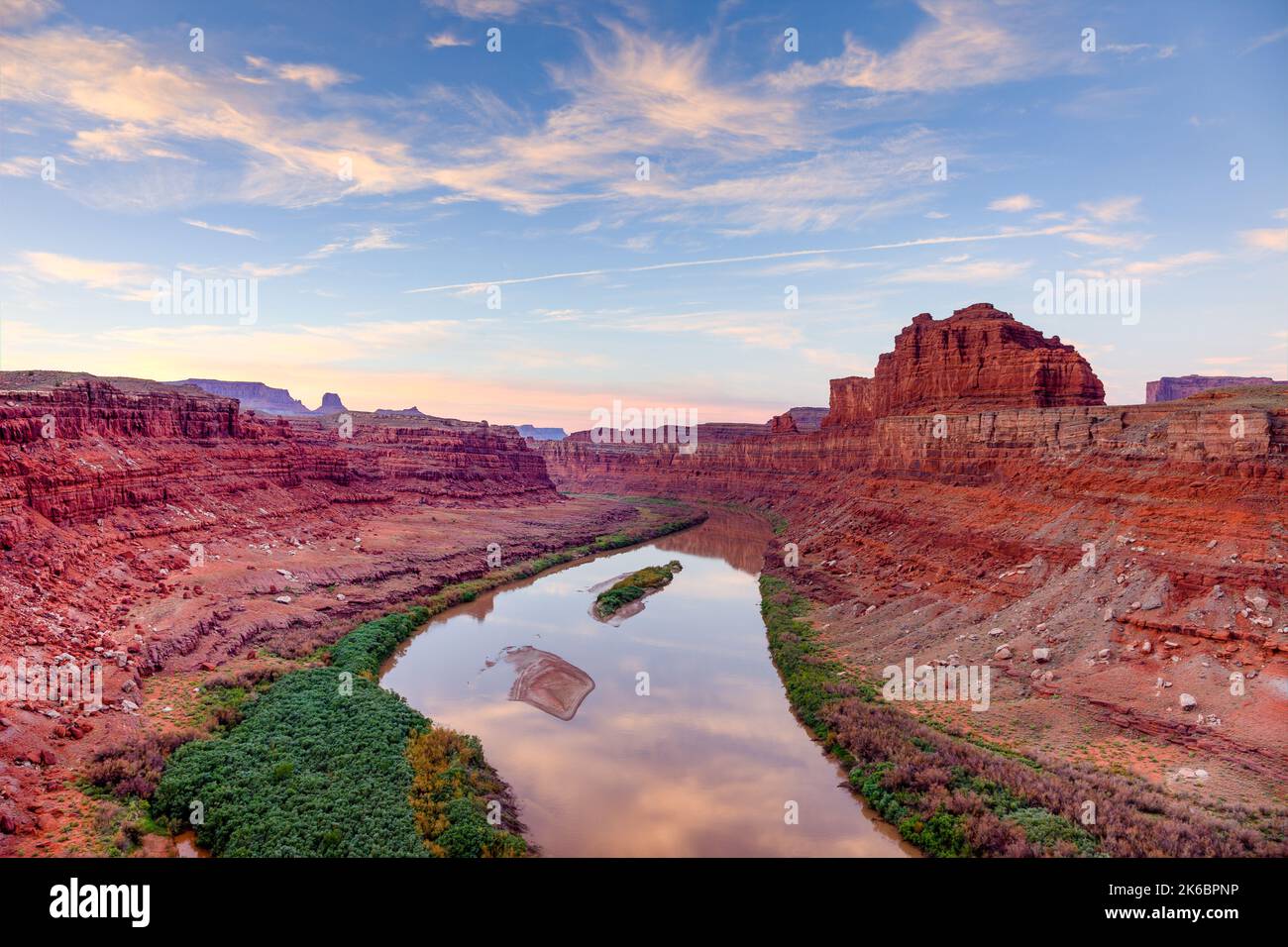 Sunrise over the Goose Neck of the Colorado River in Meander Canyon ...