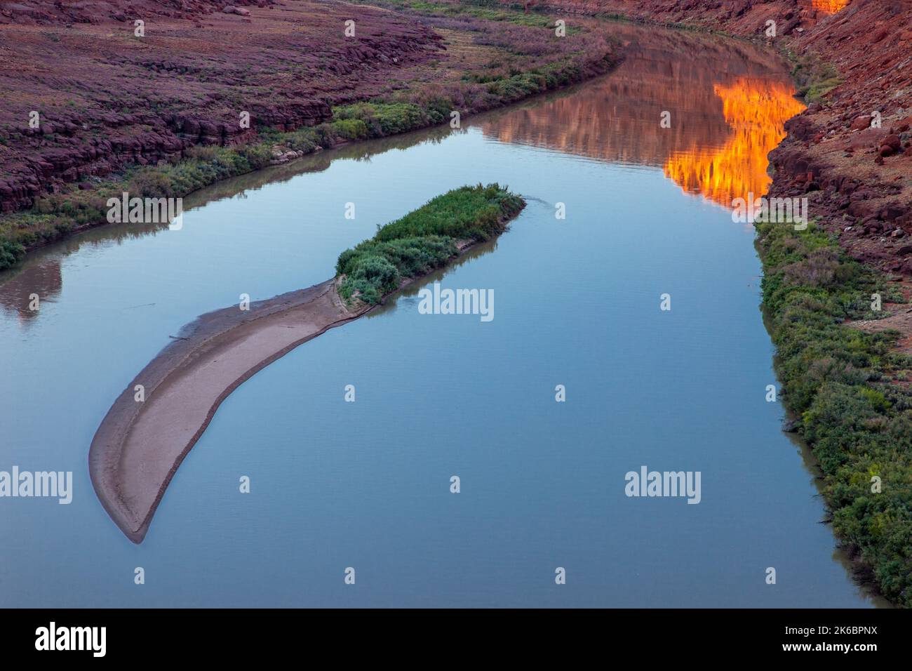 A knife-shaped island in the Colorado River at the Goose Neck in ...