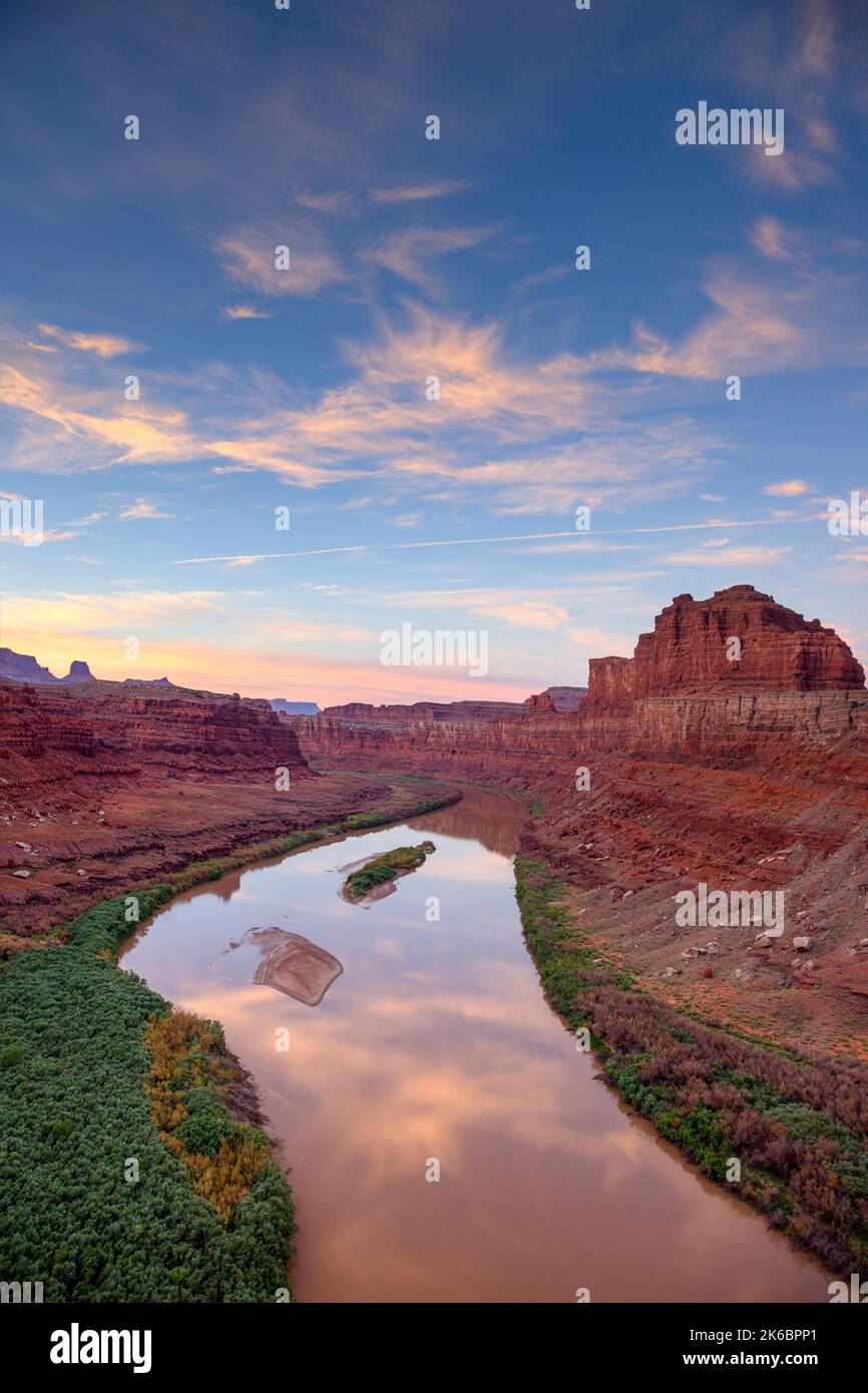 Sunrise over the Goose Neck of the Colorado River in Meander Canyon ...