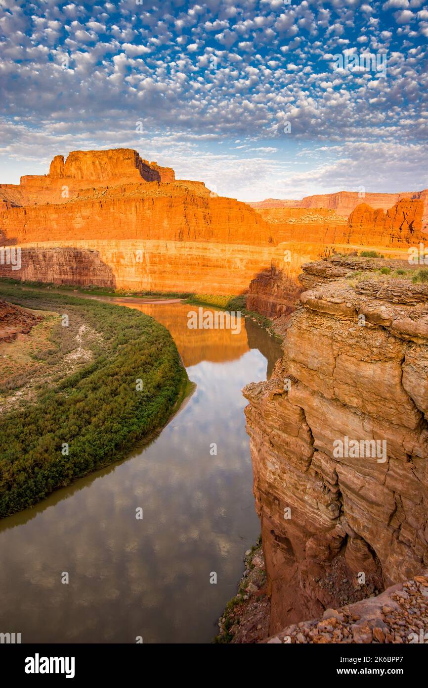 Sunrise over the Goose Neck of the Colorado River in Meander Canyon ...