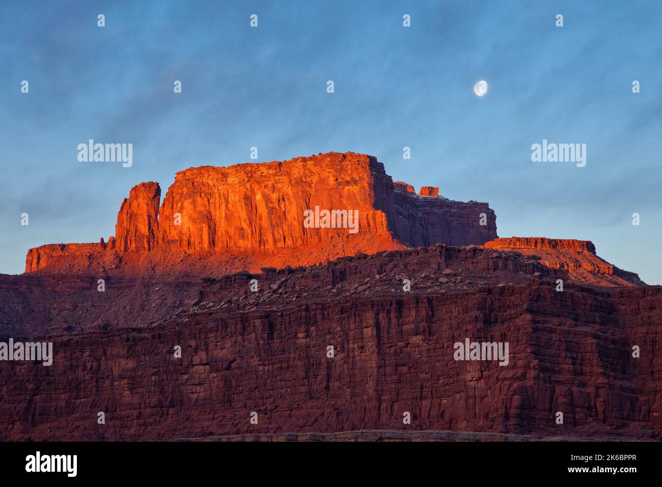 Setting gibbous moon over a Moenkopi sandstone formation near the ...